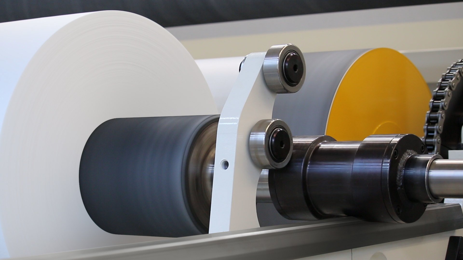 How to perfectly wind and rewind a nonwoven roll