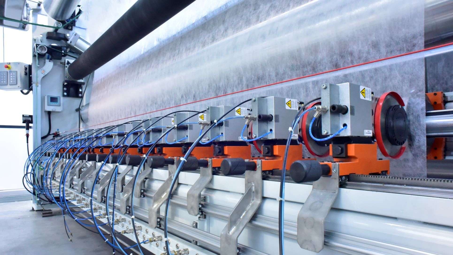 How to perfectly wind and rewind a nonwoven roll